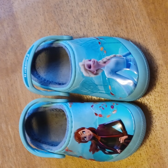 CROCS | Shoes | Crocs Child Size 9 Disney Frozen | Poshmark